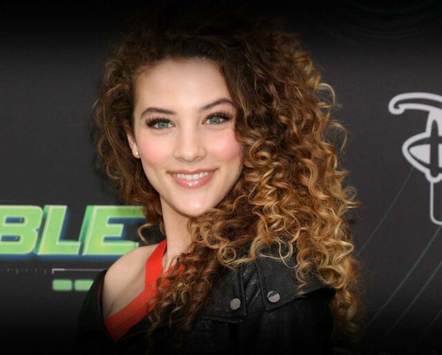 Sofie Dossi - Age, Bio, Birthday, Family, Net Worth | National Today