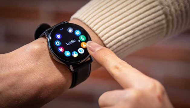 The Best Smartwatch for iPhones in 2022 - National Today